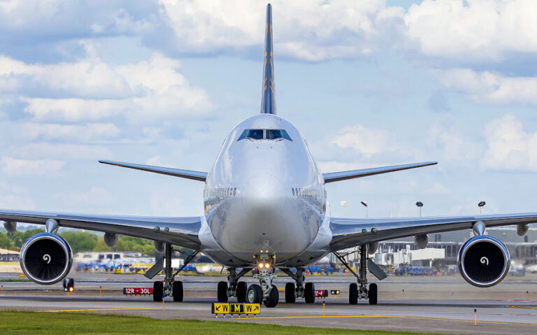 The History of Boeing - Compact Histories